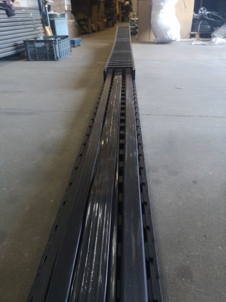 Cable drag chains - modern crane feeding system